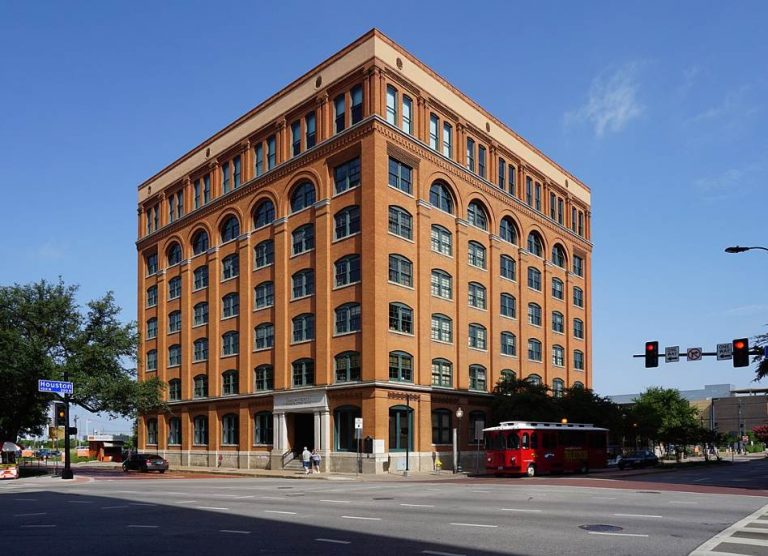 Top 10 Famous Buildings in Dallas