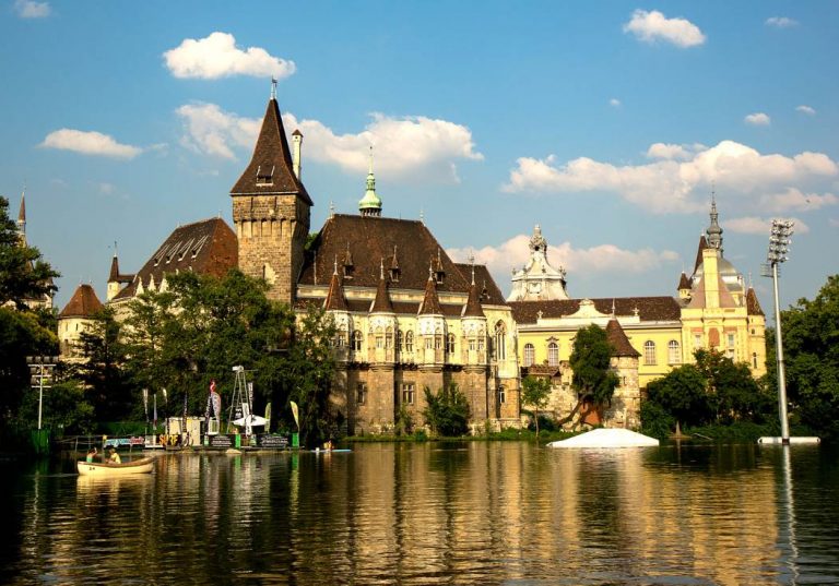 Top 10 Famous Buildings in Budapest