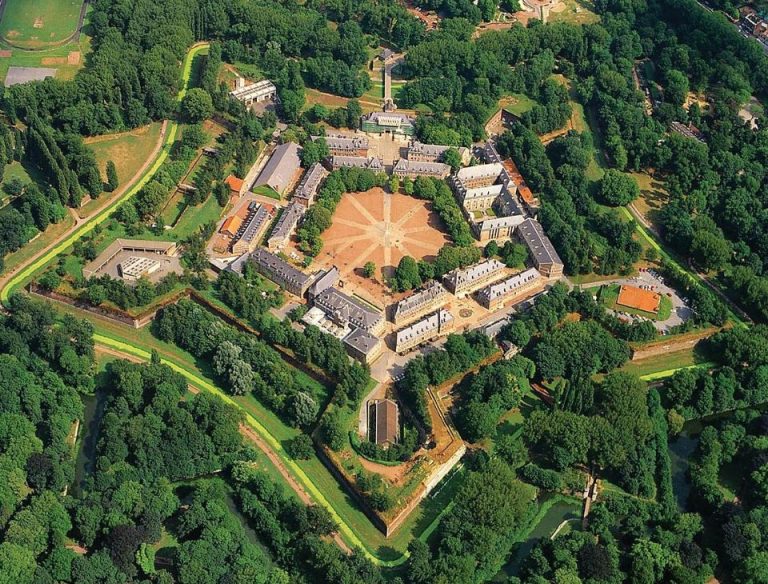 Top 10 Famous Buildings in Lille