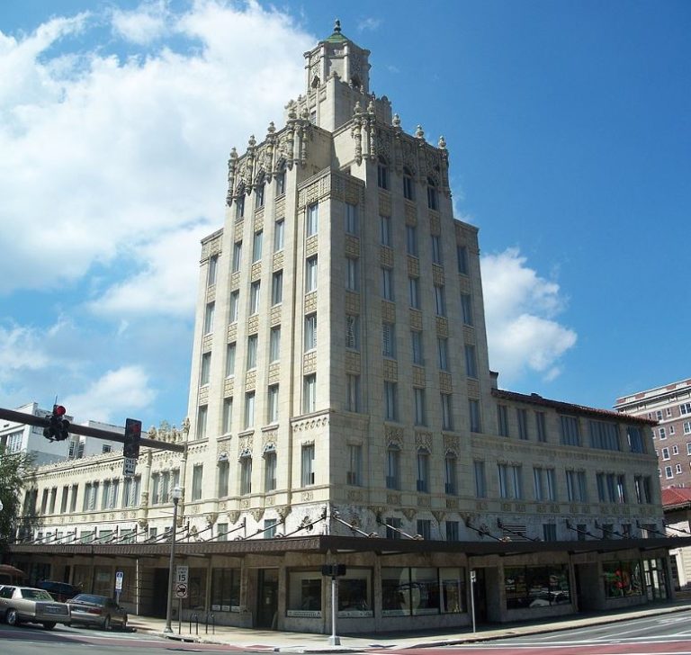 8 Examples of Mediterranean Revival Architecture